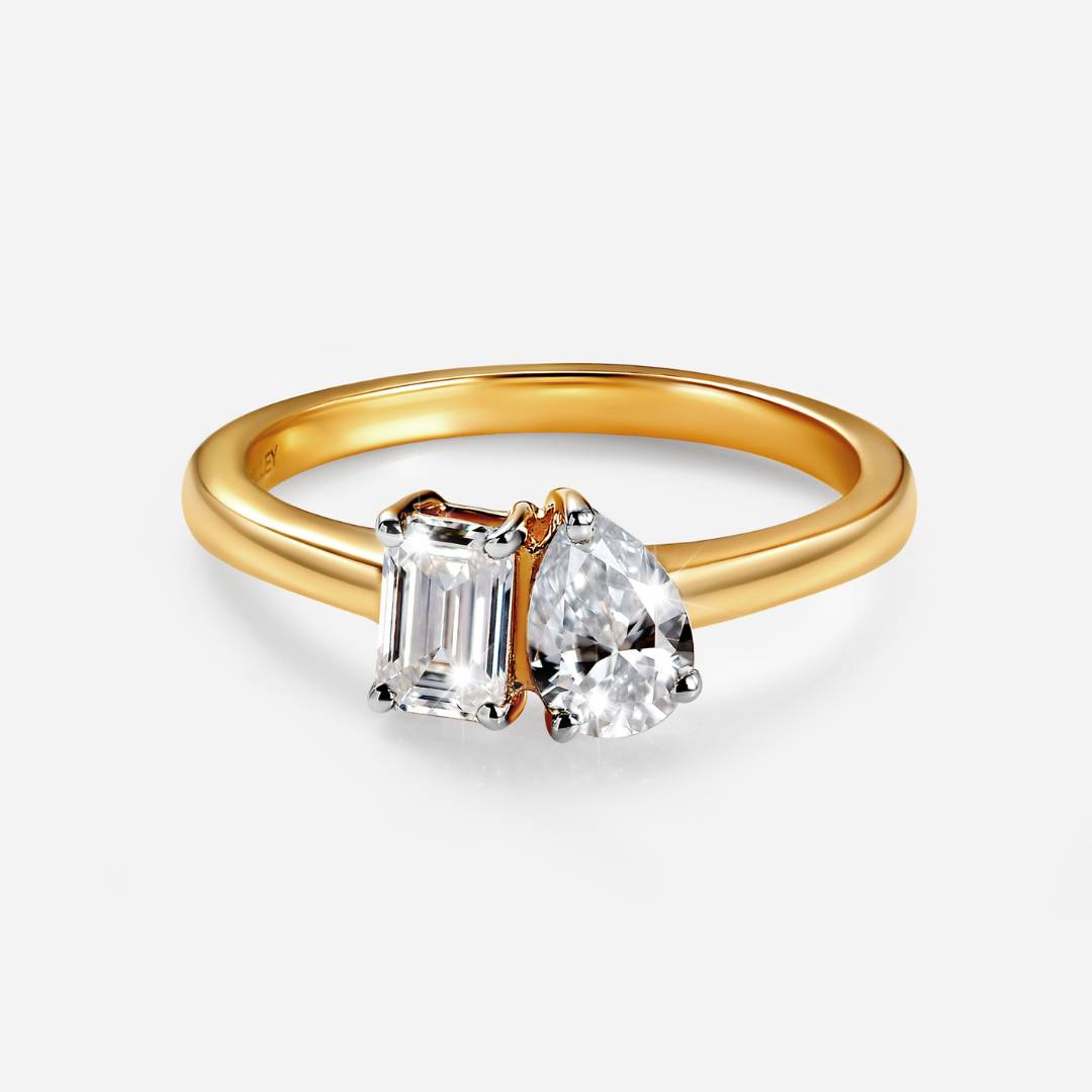 versa-toi-et-moi-lab-grown-diamond-ring-in-1ct-pear-and-emerald-shape